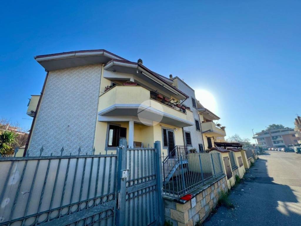 Vendita Appartamento in via Marcello Alessio 1. Roma. Ottimo stato ...