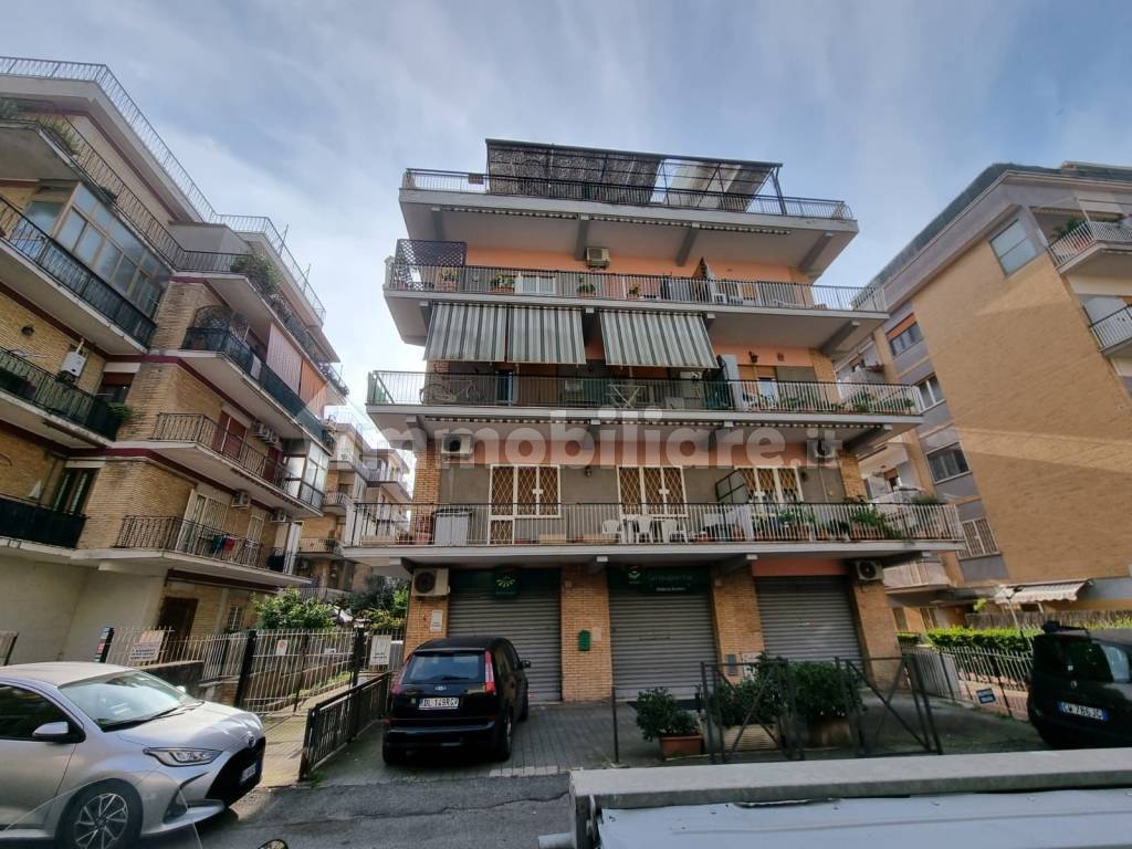 Vendita Appartamento Roma. Quadrilocale in via Pietro Adami 39. Buono ...