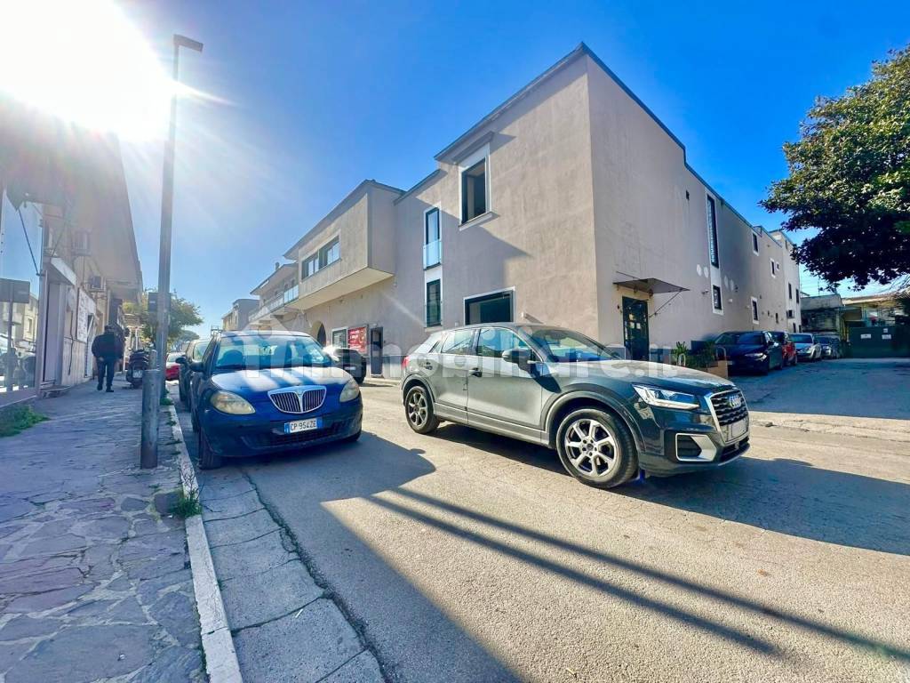 Locale commerciale via Enrico Fermi, Villaricca, Rif. 118185135 ...