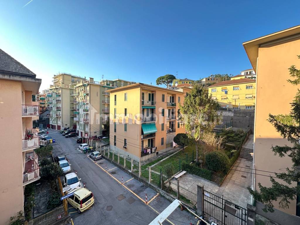Vendita Appartamento Genova. Trilocale in viale Villini Rollino. Ottimo ...