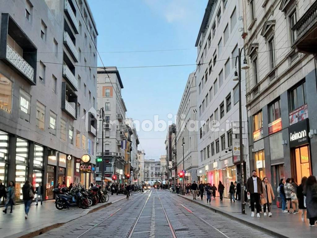 Affitto Appartamento in via Torino. Milano. Con terrazza, rif. 118218799