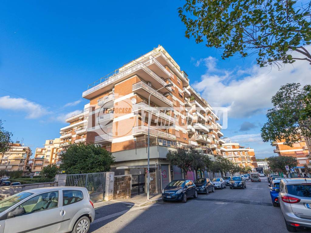 Vendita Appartamento Roma. Trilocale in via Arquà Petrarca 3. Ottimo ...