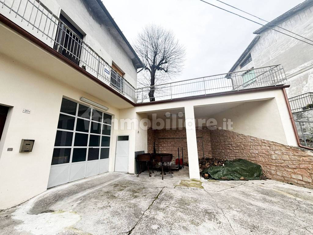Vendita Terratetto unifamiliare in via Roma Castelleone di Suasa. Buono ...