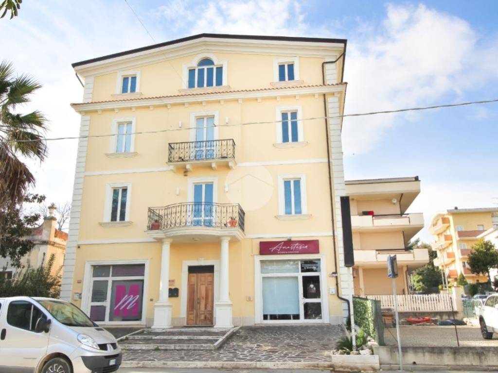 Vendita Villa plurifamiliare in via Roma 44 Alba Adriatica. Ottimo ...