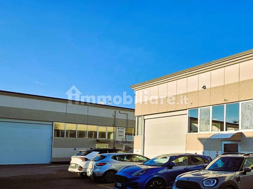 Capannone via Palazzolo 146, Capriolo, Rif. 118280563 - Immobiliare.it