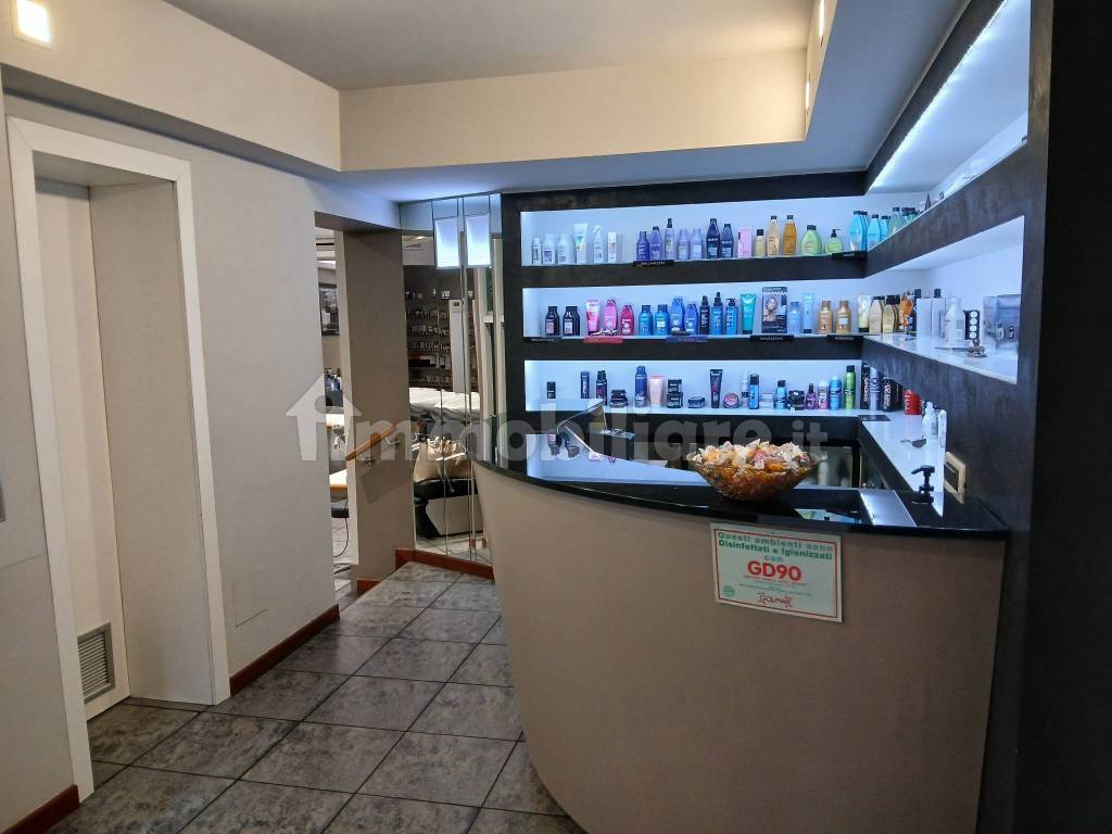 Parrucchiere - Barbiere via Emilia Levante, Bologna, Rif. 118315171 - Immobiliare.it