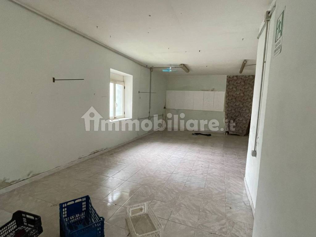 Attività commerciale via Vecchia Napoli 90, Napoli, Rif. 118330593 ...