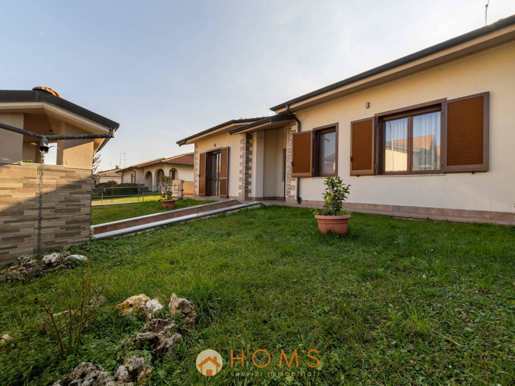 Vendita Villa a schiera in Mantegna 7 Basiano. Ottimo stato, posto auto ...