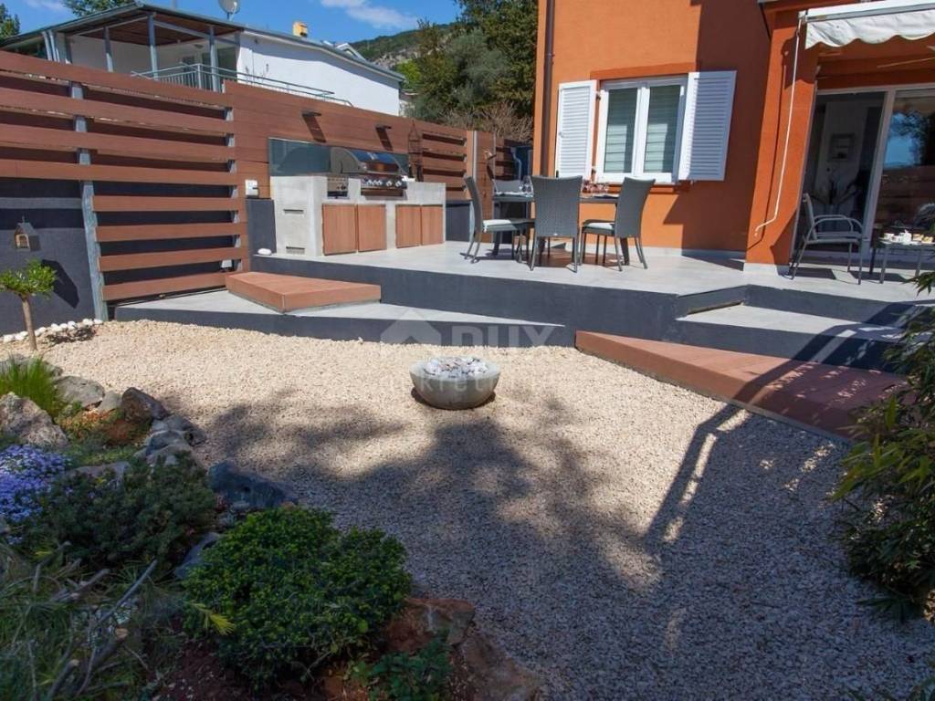 Vendita Appartamento Cherso. Quadrilocale, Piano terra, posto auto, rif ...