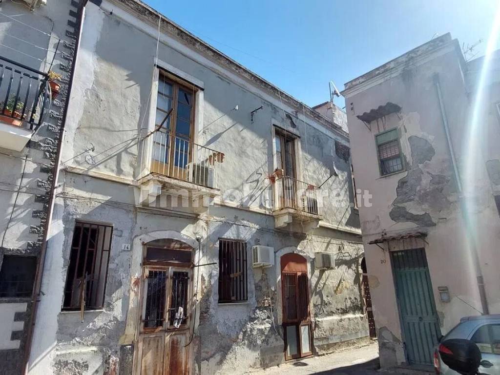 Vendita Appartamento Catania. Quadrilocale in via Cordai. Da ...