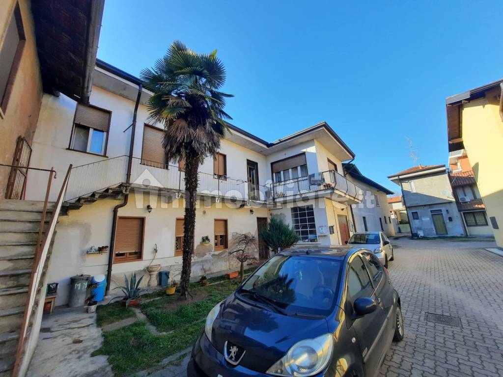 Vendita Appartamento Magnago. Bilocale in piazza d'armi. Buono stato ...