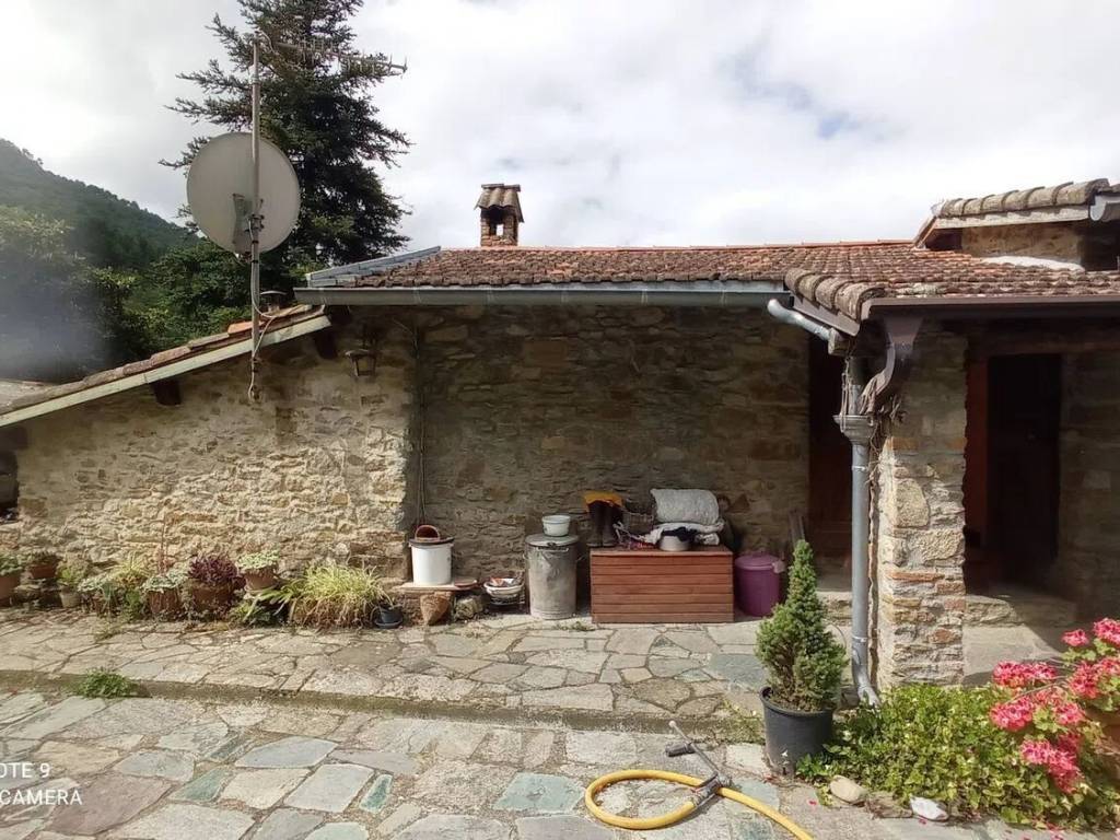 Vendita Villa unifamiliare in Strada Santa Giusta, 26 Perinaldo. Buono ...