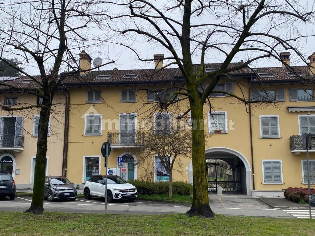 Vendita Appartamento Gessate. Trilocale in piazza della Pace. Buono ...