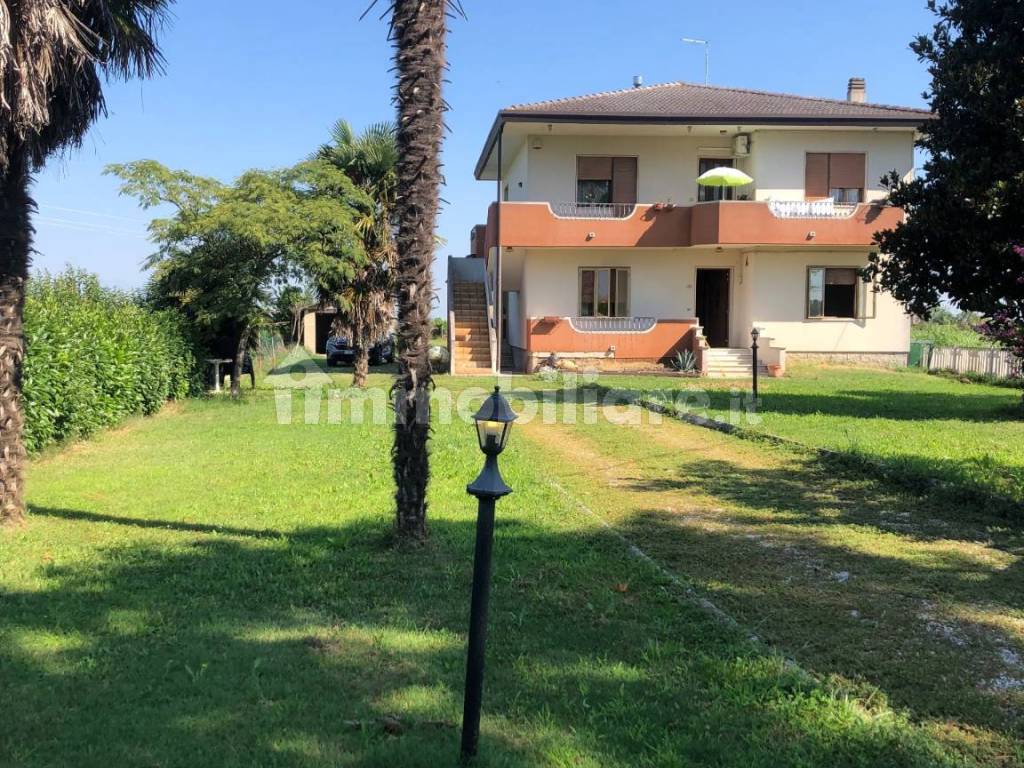 Sale Two-family villa in via Triestina Bassa 189 Eraclea. Good ...