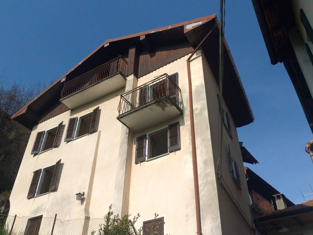 Vendita Terratetto unifamiliare in via Zucca 15 Arola. Da ristrutturare ...