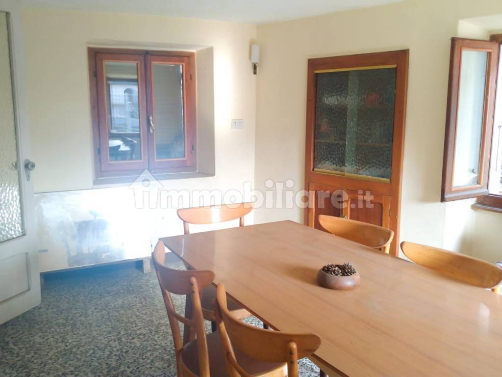 Vendita Terratetto unifamiliare in via Zucca 15 Arola. Da ristrutturare ...