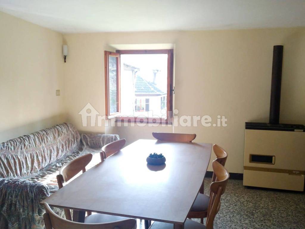 Vendita Terratetto unifamiliare in via Zucca 15 Arola. Da ristrutturare ...