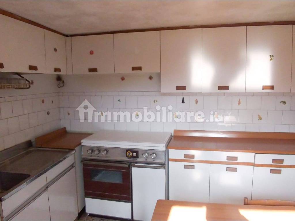 Vendita Terratetto unifamiliare in via Zucca 15 Arola. Da ristrutturare ...