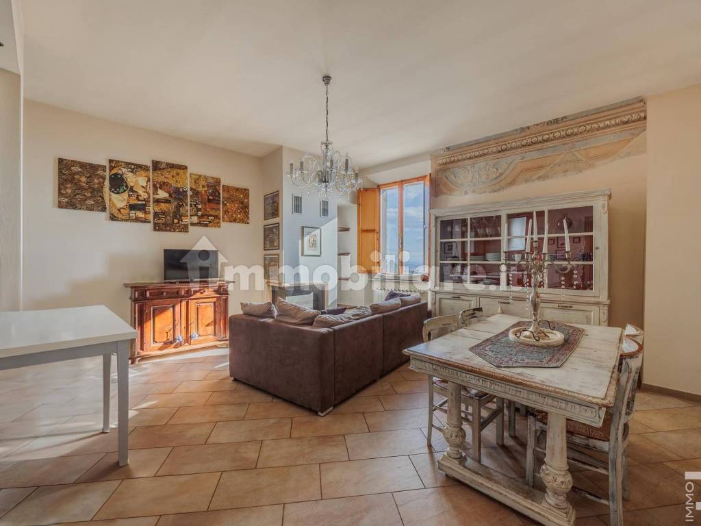 Vendita Attico in via Umberto I Sinalunga. Buono stato, con terrazza ...