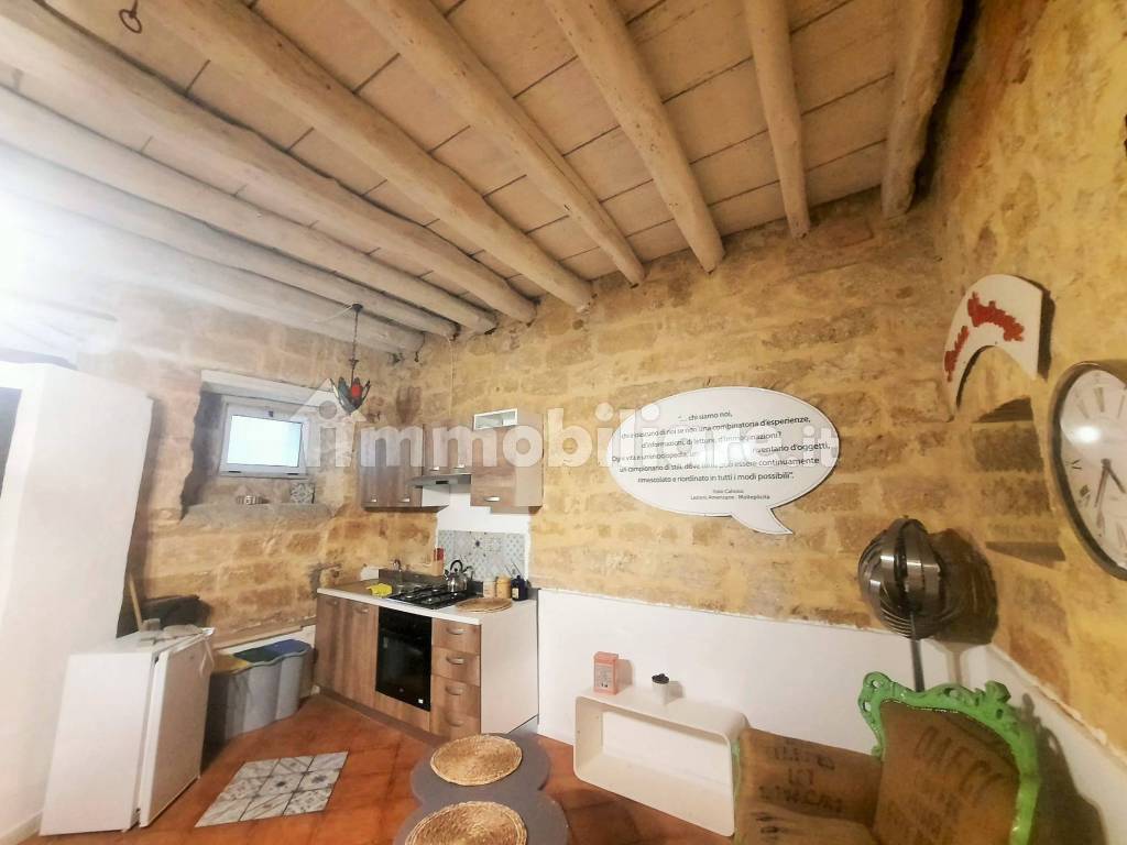 Locale commerciale via Castrofilippo 45, Palermo, Rif. 118467311 ...