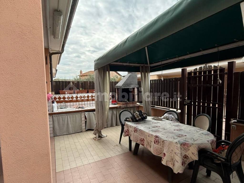Vendita Villa a schiera in piazza Riga Ladispoli. Con terrazza, 300 m² ...