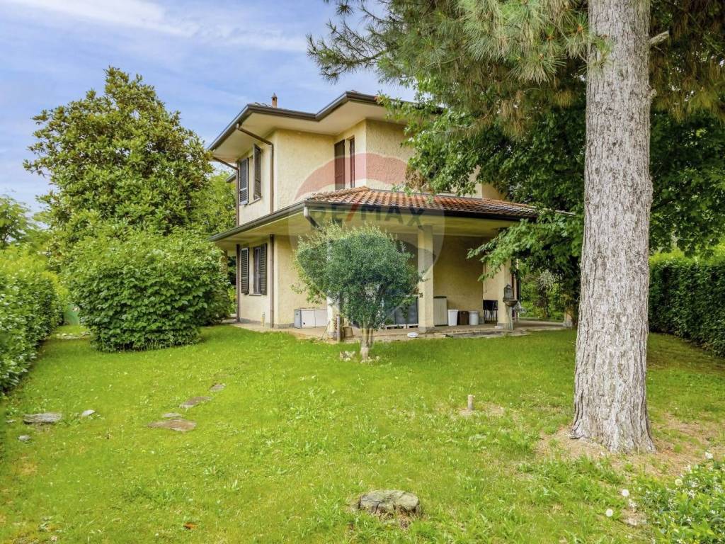 Vendita Villa unifamiliare in via Petrarca 5 Lesmo. Ottimo stato, posto ...