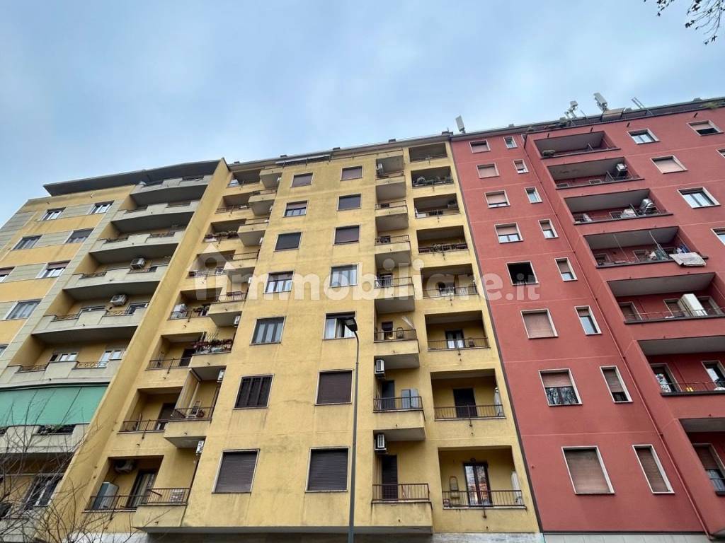 Affitto Appartamento Milano. Monolocale in piazza Insubria 24. Buono ...