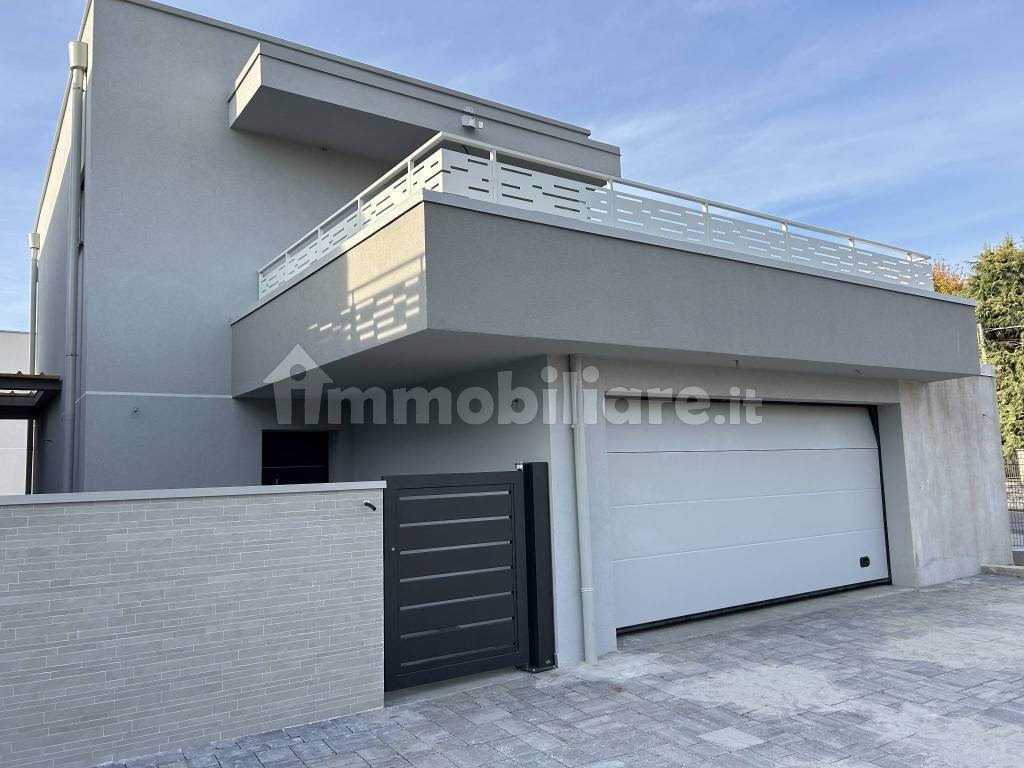 Vendita Villa unifamiliare in viale dello Sport Appiano Gentile. Nuova ...