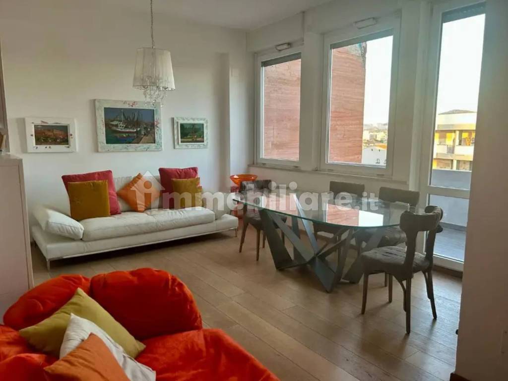 Vendita Attico in piazza Attias Livorno. Buono stato, con terrazza, rif ...