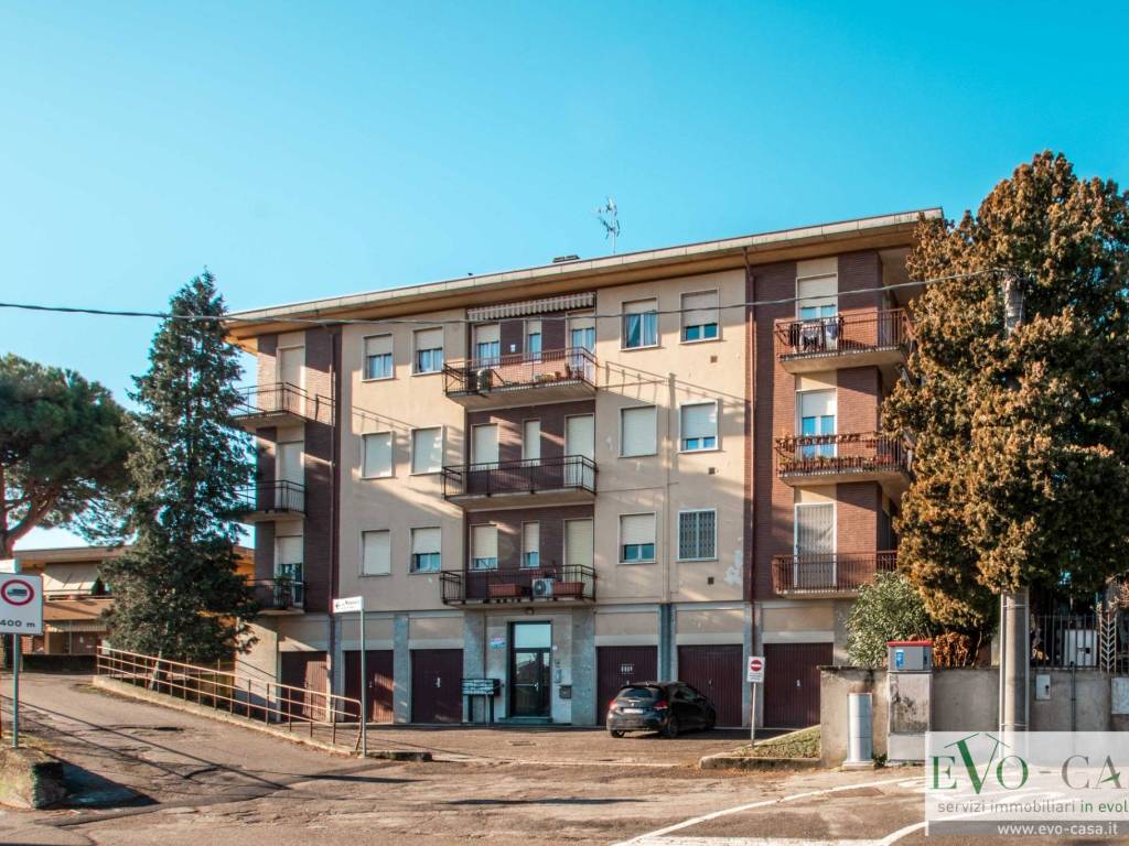 Vendita Appartamento Jerago con Orago. Trilocale in via Moncucco 2 ...