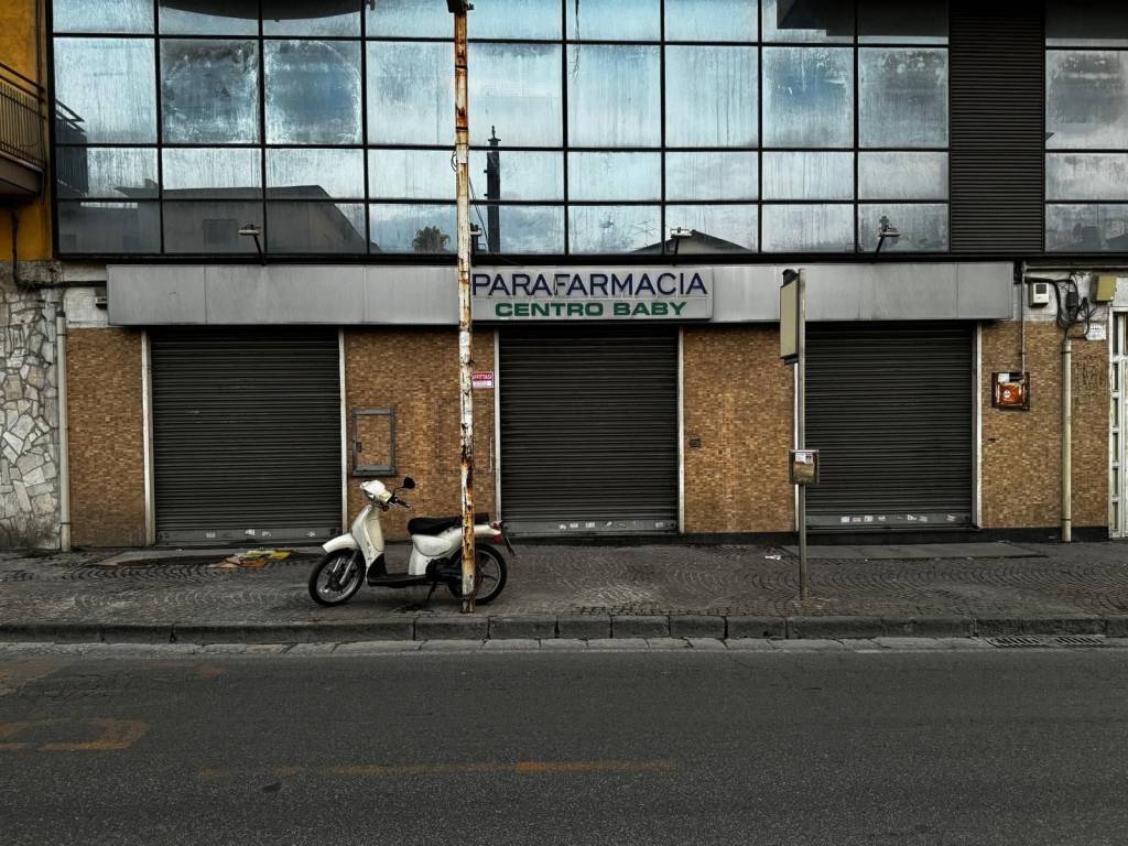 Locale commerciale via Aviere Mario Pirozzi, Giugliano in Campania, Rif ...
