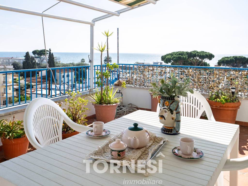 Vendita Attico in piazza Gigi Nofi Terracina. Buono stato, con terrazza ...