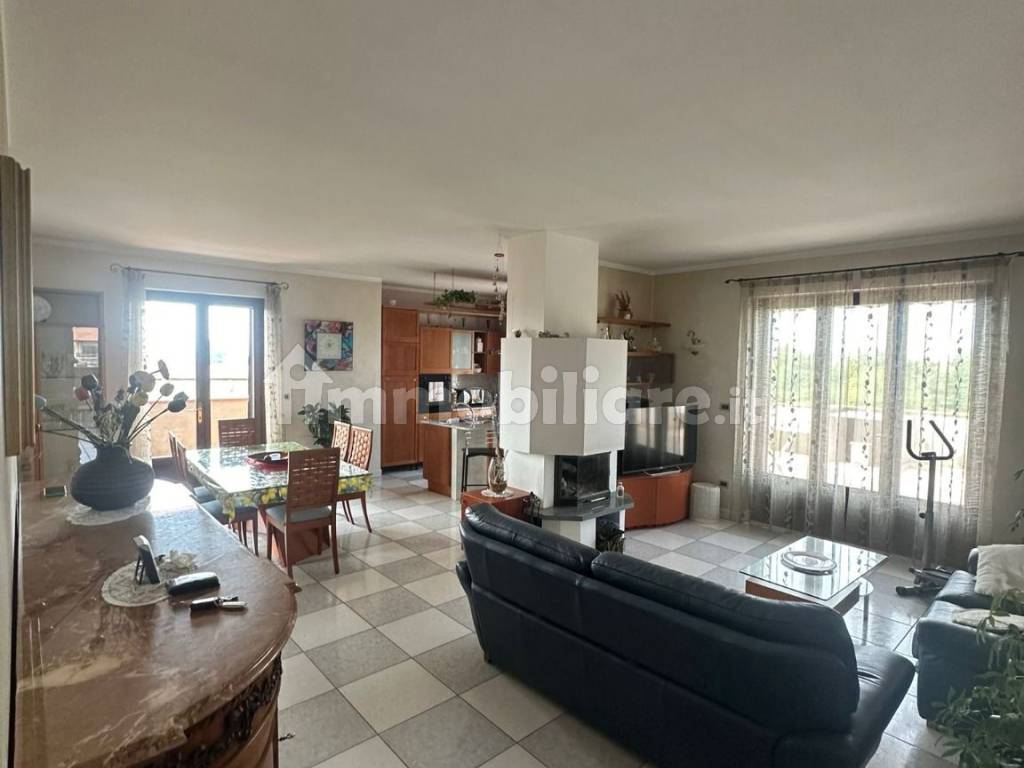 Vendita Appartamento Mazzè. Quadrilocale in via Rondissone. Con ...