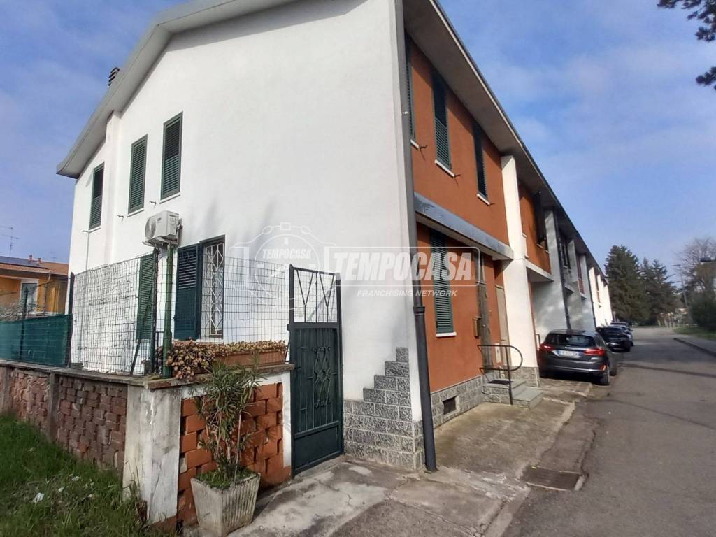 Vendita Villa a schiera in Villaggio Ina Casa 85 Cesate. Da ...