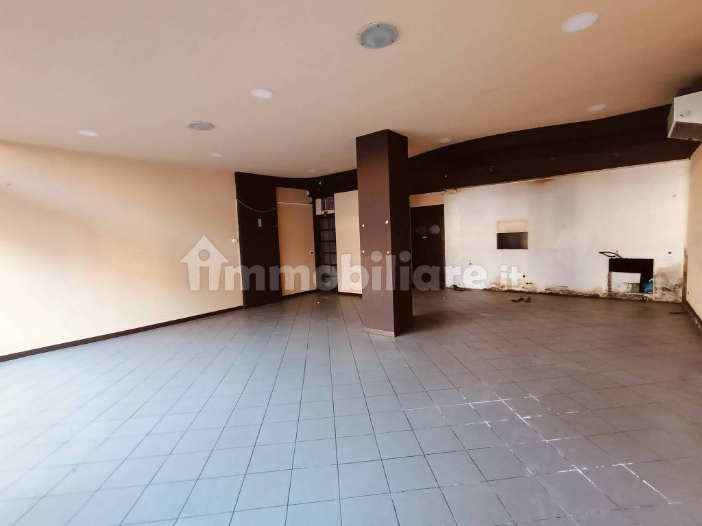 Locale commerciale corso Roma 168, Borgomanero, Rif. 118627775 ...