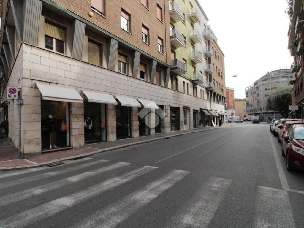 Locale commerciale via Barberini 11, Terni, Rif. 118649019 - Immobiliare.it
