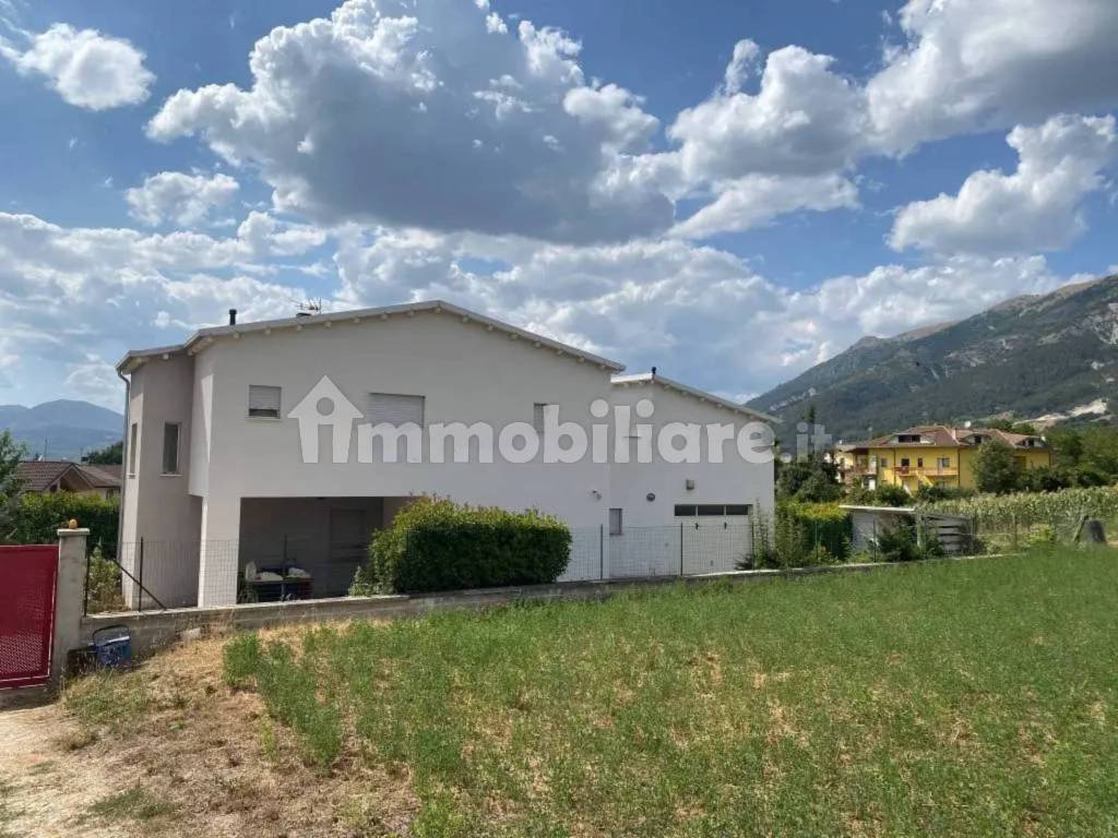 Vendita Villa unifamiliare in via dell'Aquila Pizzoli. Posto auto, con ...