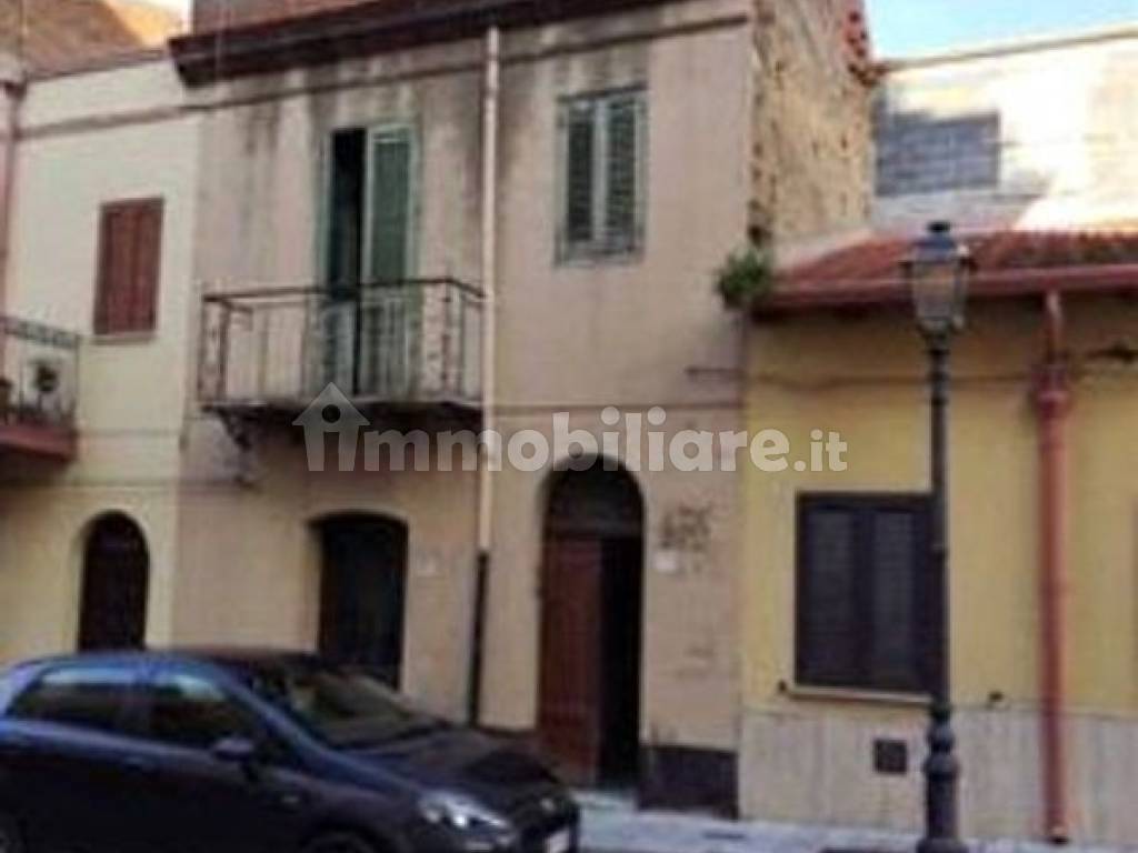 Asta per appartamento, via Risorgimento 7-9 e via Buonriposo 3-9 ...