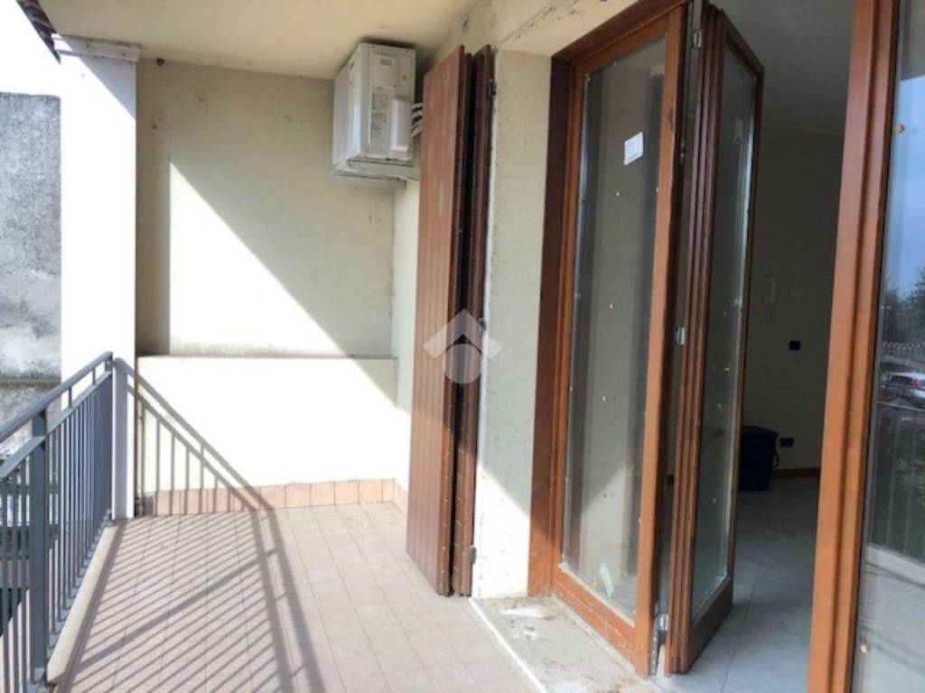 Vendita Appartamento Lonato del Garda. Quadrilocale in via Bettola. Ottimo stato, primo piano ...