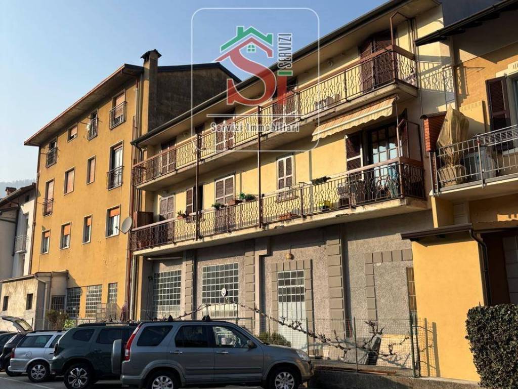 Vendita Appartamento Zogno. Quadrilocale, Buono stato, primo piano, con ...