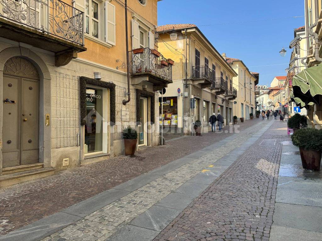 Locale commerciale via Fratelli Piol 38, Rivoli, Rif. 118698357 - Immobiliare.it