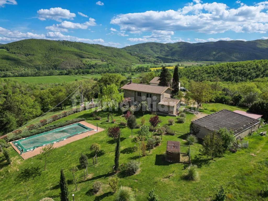 Vendita Cascina in Località Case Sparse, 76 Cortona. Buono stato, posto ...