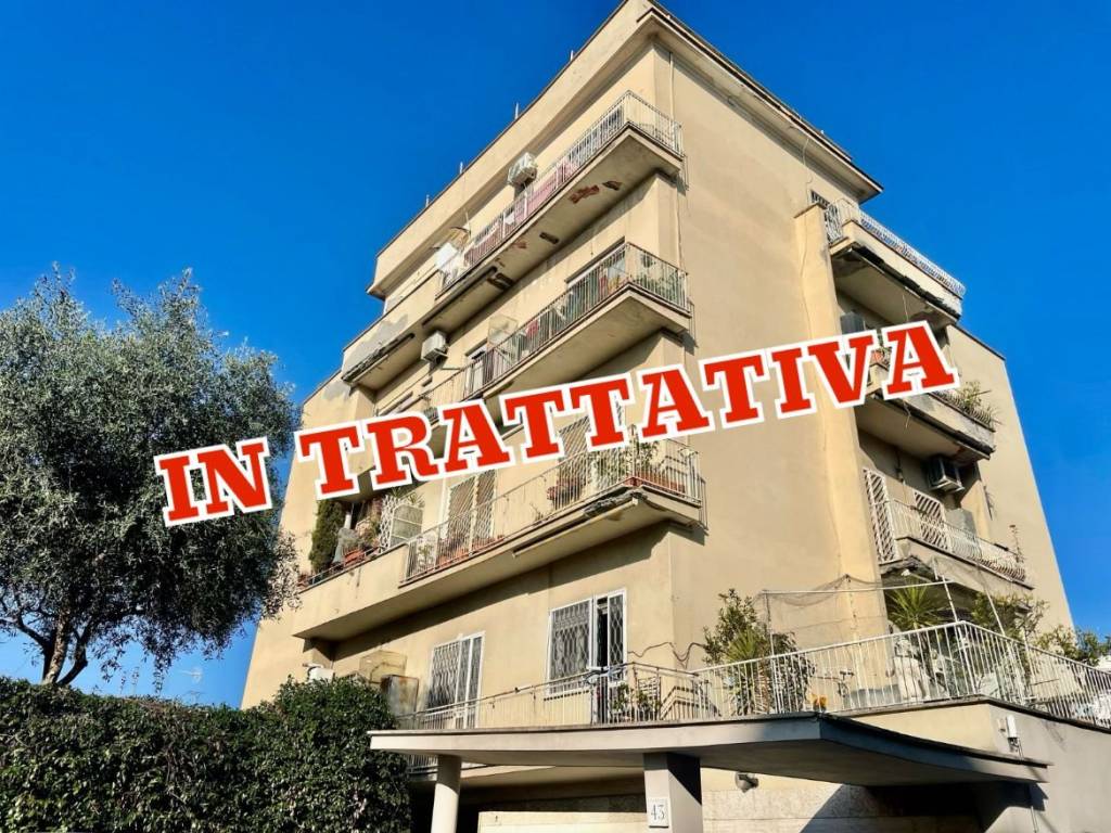 Vendita Appartamento Roma. Trilocale in via Monte Altissimo. Da ...