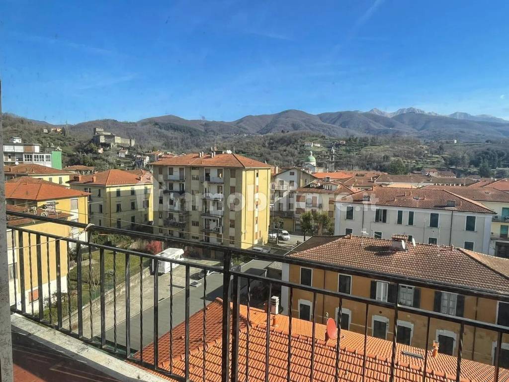 Vendita Appartamento in piazza Italia. Pontremoli. Buono stato, quarto ...