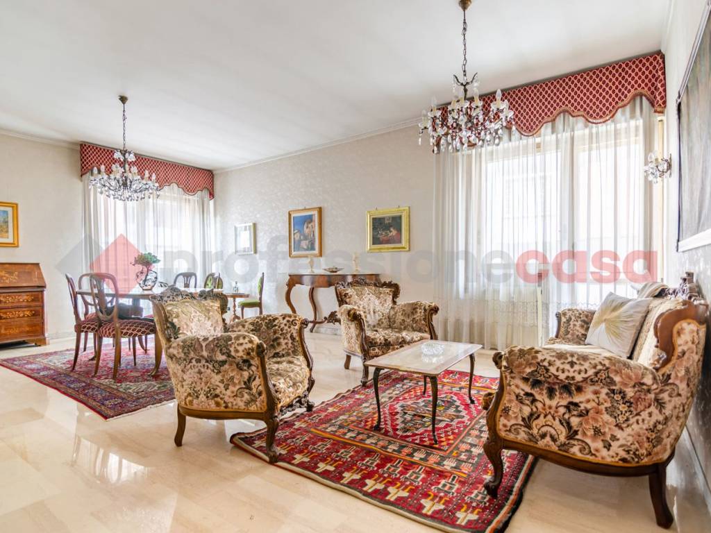 Vendita Appartamento Roma. Trilocale in via Marco Valerio Corvo , 87 ...