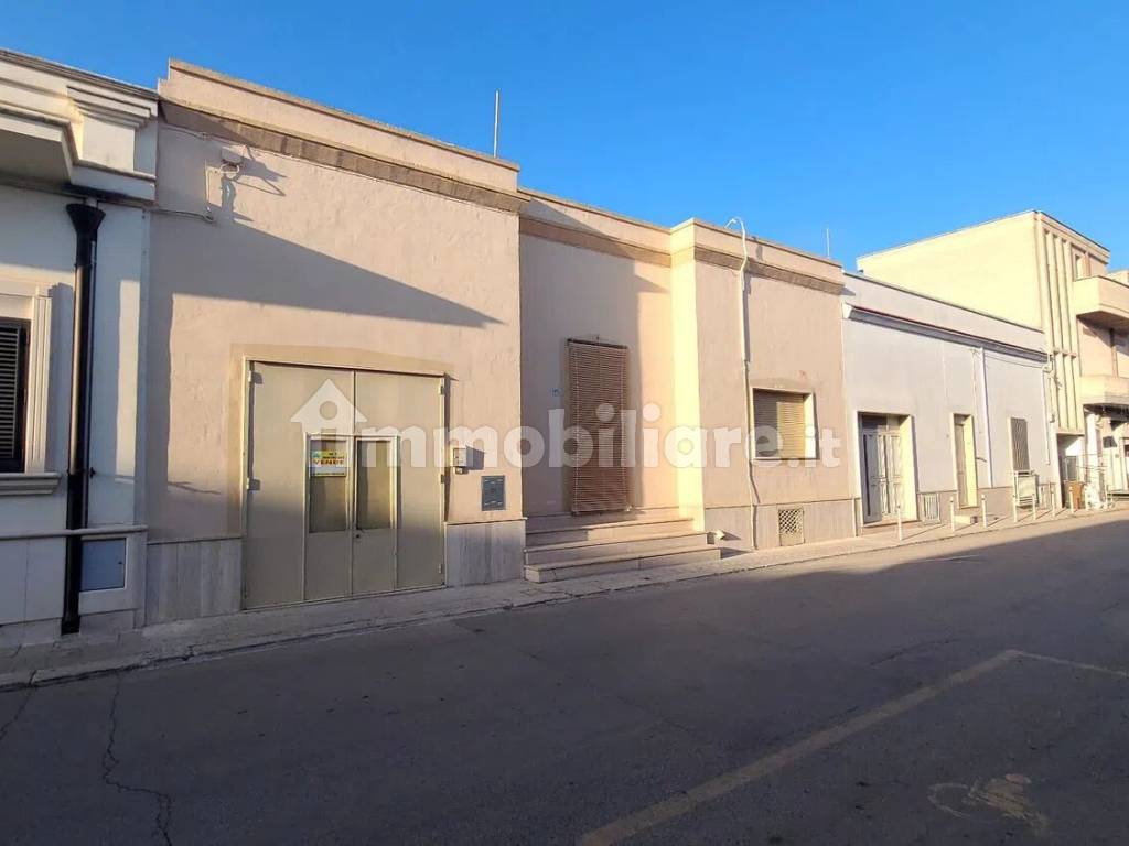 Vendita Villa unifamiliare in via Antonio Bruno Manduria. Buono stato, posto auto, con terrazza ...