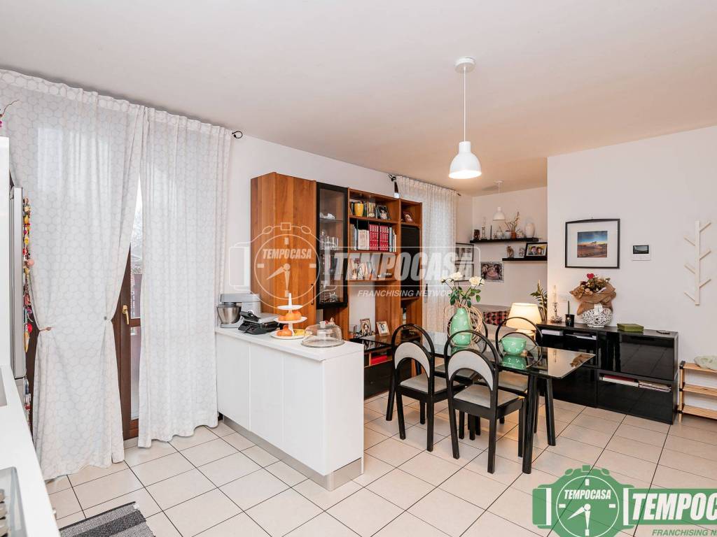 Vendita Appartamento Peschiera Borromeo. Trilocale in via NINO BIXIO 6. Ottimo stato, secondo ...