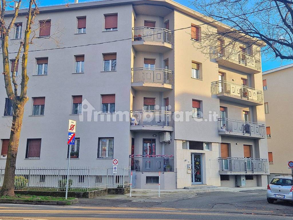 Vendita Appartamento Vimercate. Trilocale in via Armando Diaz. Buono stato, secondo piano, posto ...