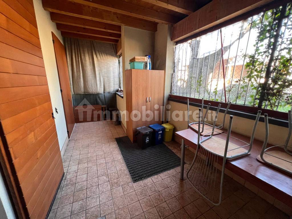 Vendita Appartamento Lonato del Garda. Trilocale in via Bettola. Buono stato, piano terra, posto ...