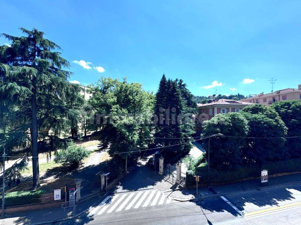 Vendita Appartamento in via Alessandro Guidotti 59. Bologna. Buono ...